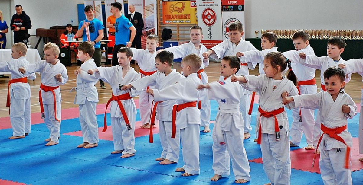 Turniej karate: nauka nie poszła w las… 45 lat temu w Przemyślu otwarto ...